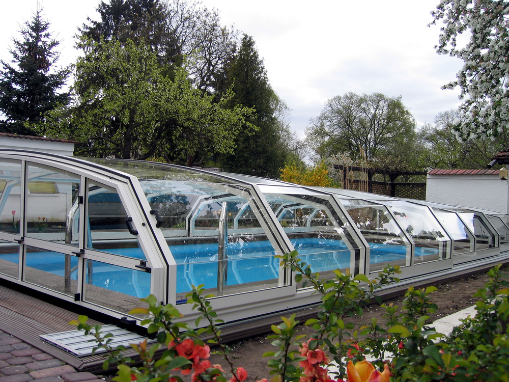 Pool enclosure Oceanic Low - retractable pool cover | SPA International ...