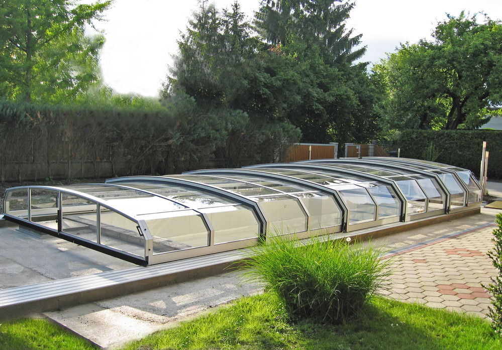 Pool enclosure Oceanic Low - retractable pool cover | SPA International ...