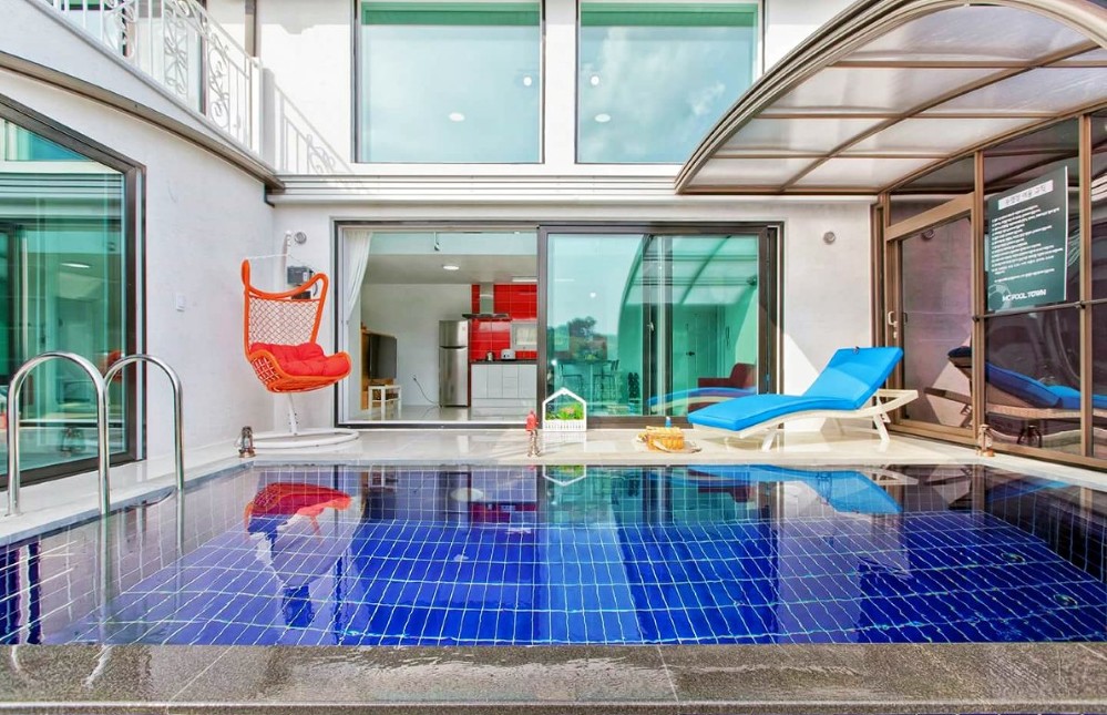 Photo gallery of pool and patio enclosure CORSO Style | Poolenclosures ...